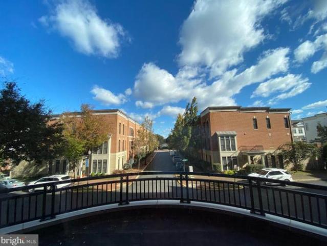485 Harbor Side St, Woodbridge, VA 22191