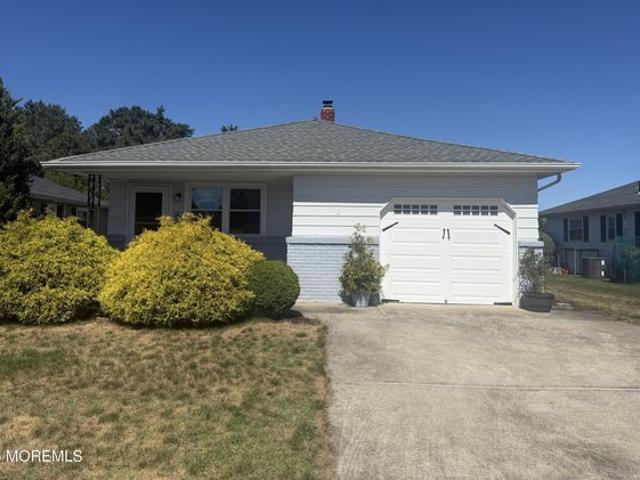 485 Saint Thomas Dr, Toms River, NJ 08757