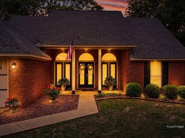 485 Spring Hollow Dr, Deatsville, AL 36022