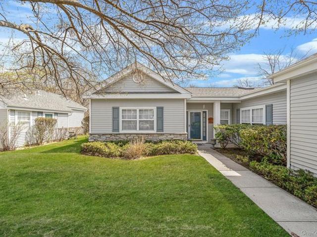 485 Woodscreek Ct, Moriches, NY 11955