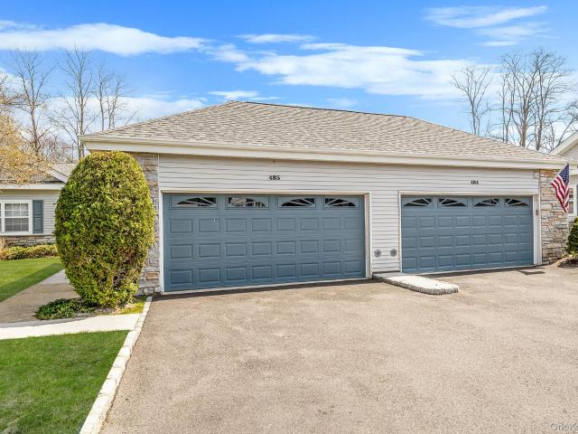 485 Woodscreek Ct, Moriches, NY 11955 | MLS #985436 | Compass