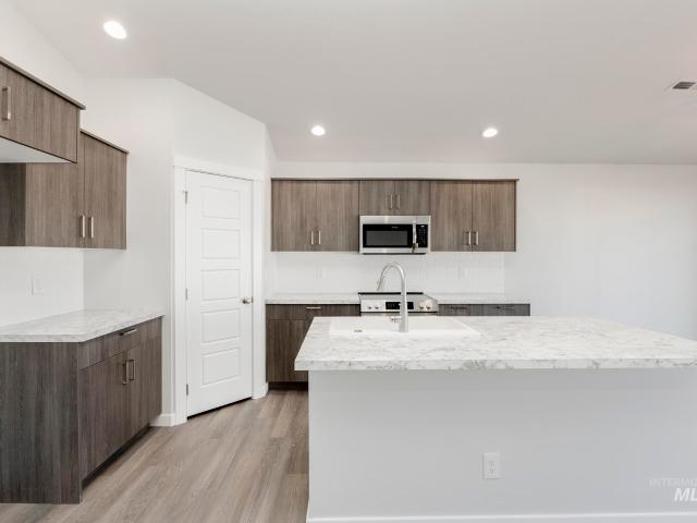 485 Waverly Ave