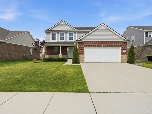 48643 Pioneer Ave, Macomb Township, MI 48042