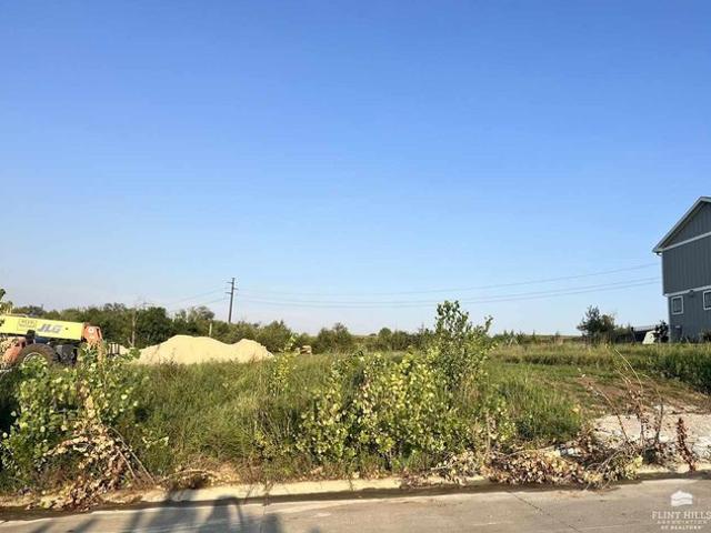 4864 High Prairie Dr, Manhattan, KS 66502