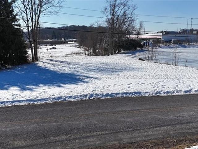 48661 Lakeview Cir, East Liverpool, OH 43920