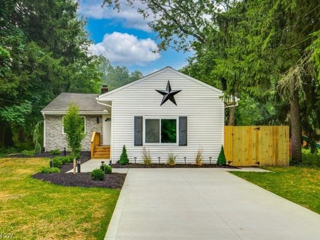 4867 Royalwood Rd, North Royalton, OH 44133