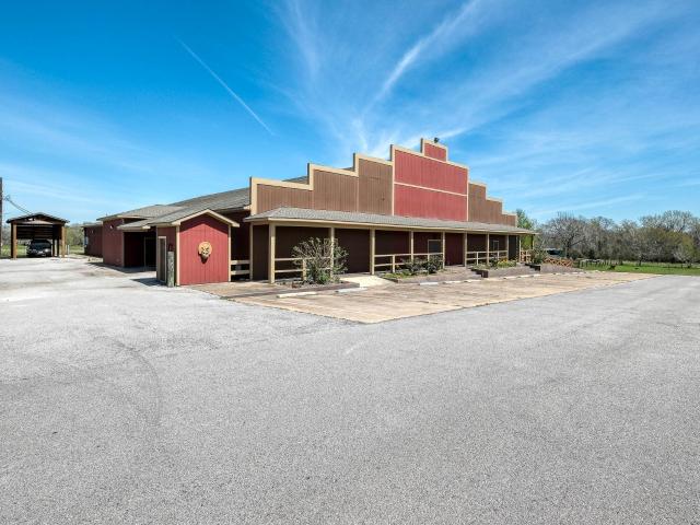 48600 Highway 290 Bus