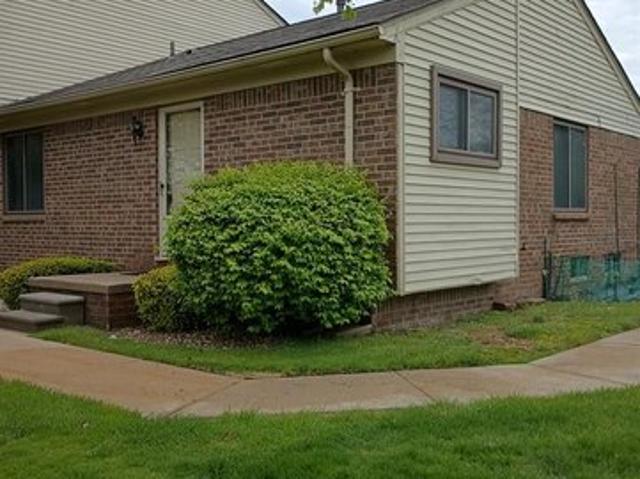 48600 Sugarbush Rd, Chesterfield Township, MI 48047