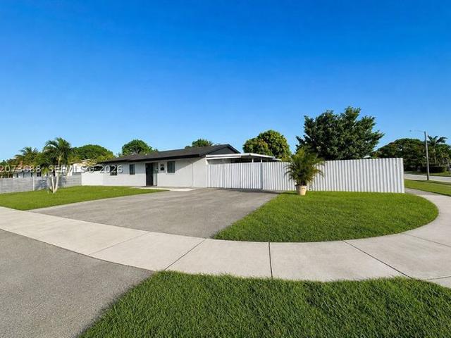 4860 NW 190th St, Miami Gardens, FL 33055