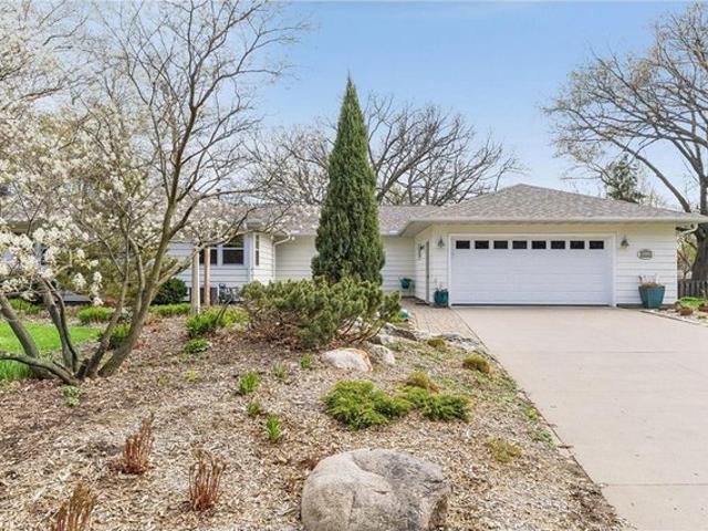 4860 Woodridge Ct, Minnetonka, MN 55345