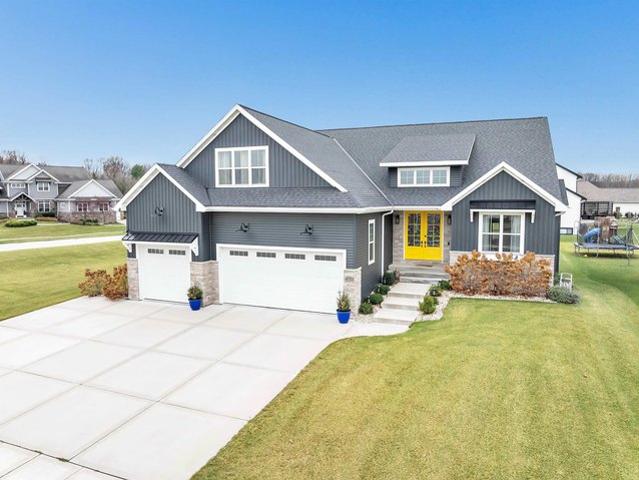 4861 Prairie School Dr, Oneida, WI 54155