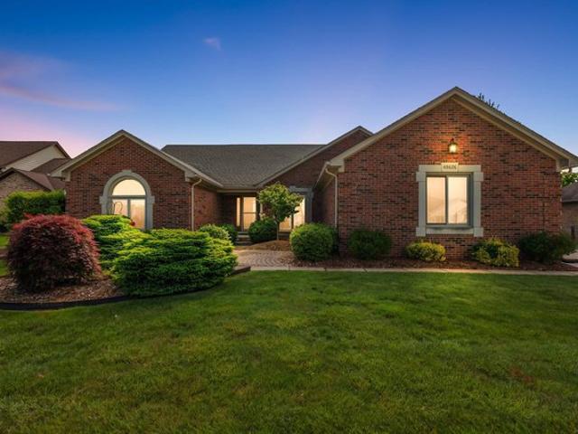 48626 Thorncroft Dr, Macomb, MI 48044