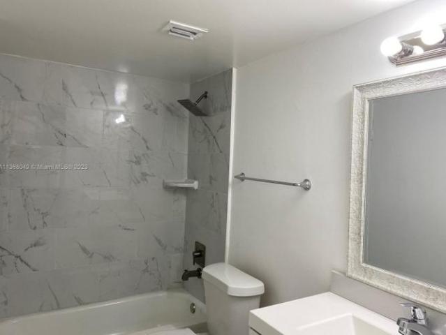 486 165th St Rd NW #B307, Miami, FL 33169