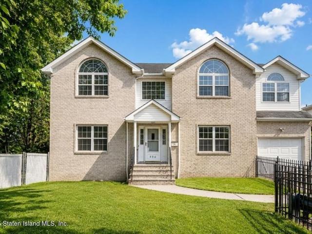 486 Medina St, Staten Island, NY 10306