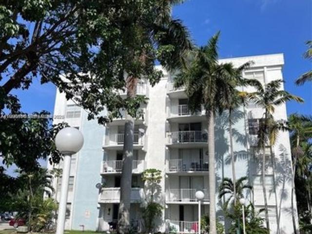 486 NW 165th St Rd Apt B405, Miami, FL 33169