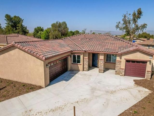 486 W Camellia Way, San Jacinto, CA 92583