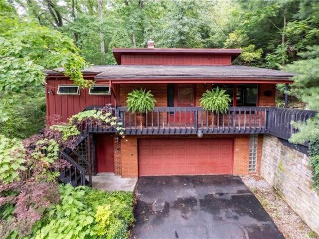486 Woodlawn Ave, Jeannette, PA 15644