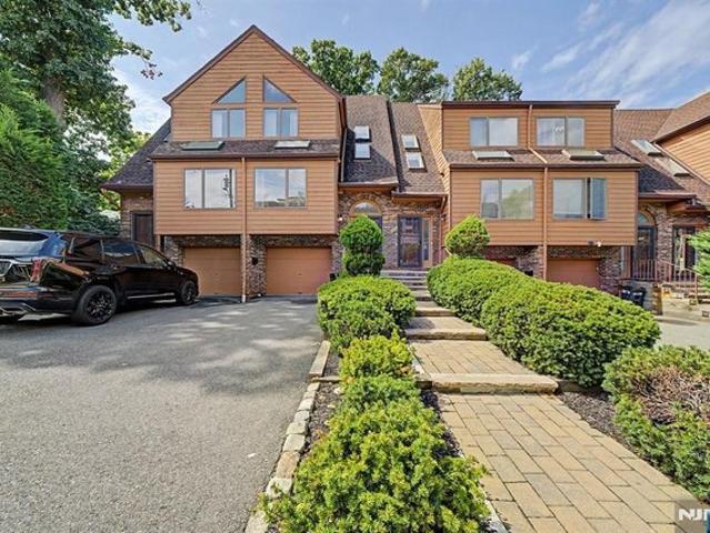 486 West St, Fort Lee, NJ 07024