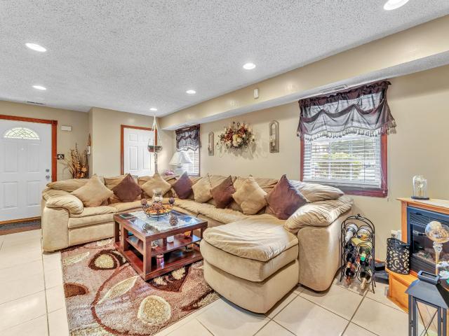 4876 Corwen Ct