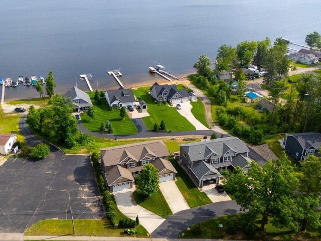 4876 W Houghton Lake Drive