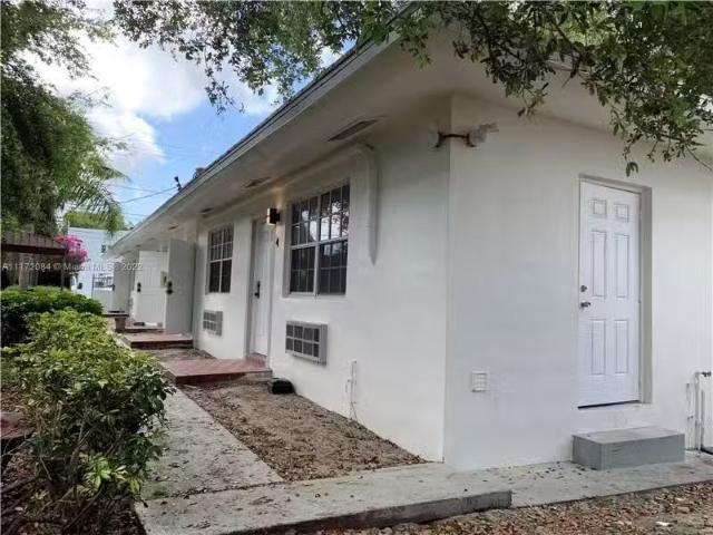 48775154 571 Ne 67th St #1