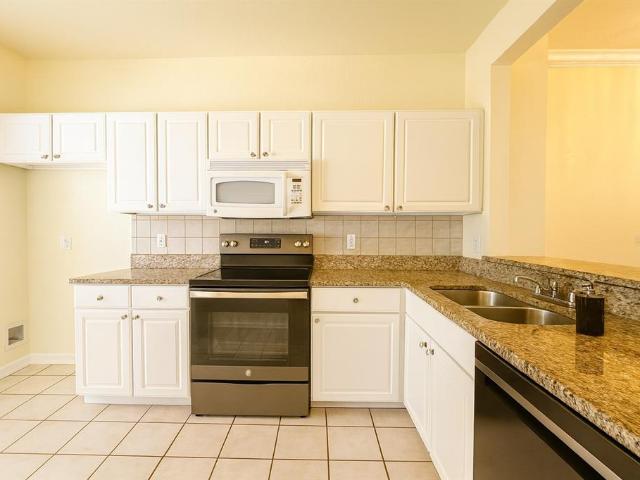 4877 NW 42nd Rd, Unit 106, Gainesville, FL 32606 | MLS #GC532470