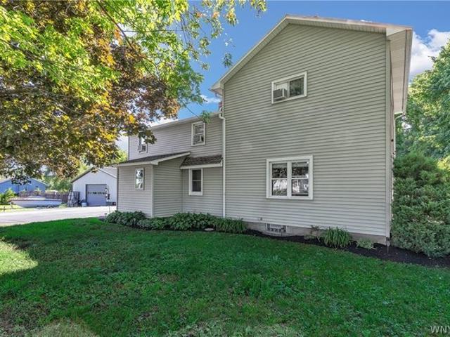 4877 Royalton Center Rd, Gasport, NY 14067