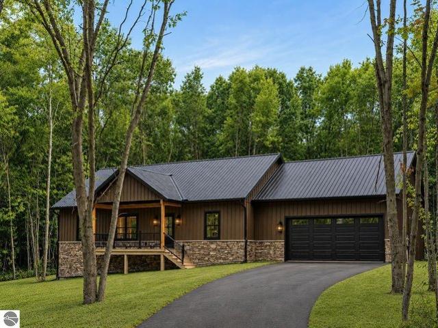 4871 River Woods Rd, Lake City, MI 49651