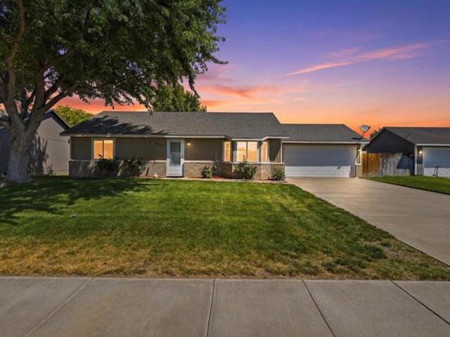 4872 Mt Adams View Dr, West Richland, WA 99353