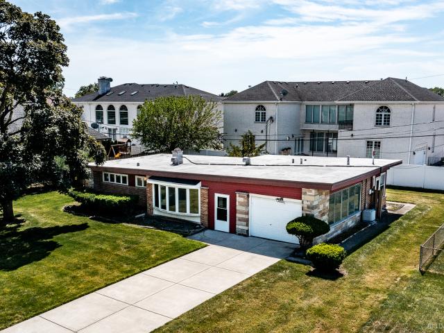 4872 N Redwood Drive