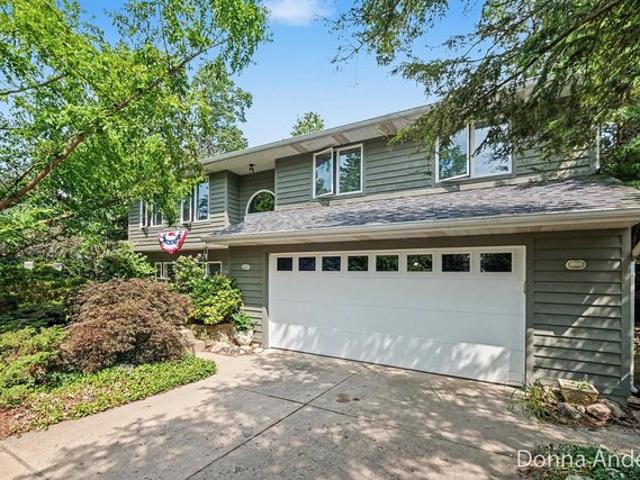 4872 Oakway Ct NE, Grand Rapids, MI 49525
