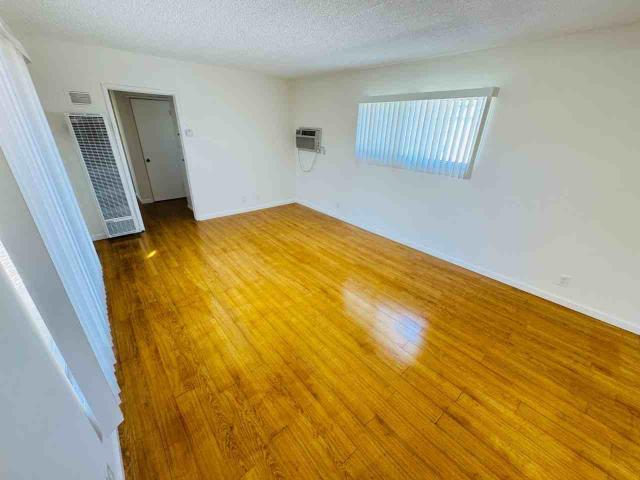 487 19419 VICTORY 1 Bedroom Apartment for Rent at 19419 Victory Blvd, Los Angeles, CA 91335 Reseda