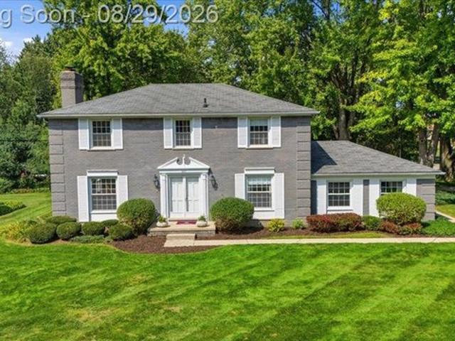 487 Henley Dr, Bloomfield Hills, MI 48304