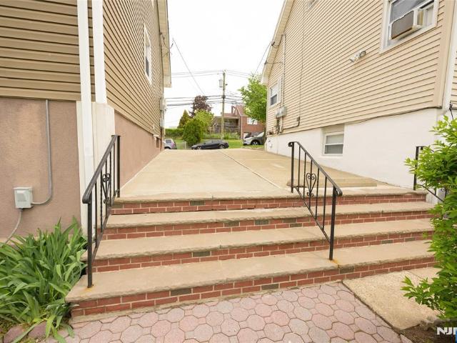 487 Macarthur Avenue