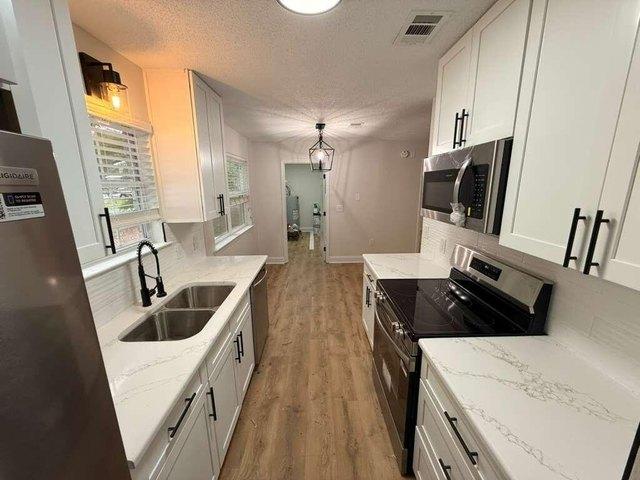 487 Woodlawn Rd, Freeport, FL 32439