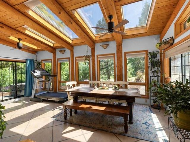 487 Wagon Trail Dr, Jacksonville, OR 97530