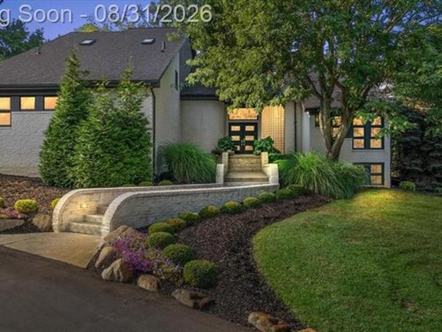 4884 Cider Hill Dr, Oakland Township, MI 48306