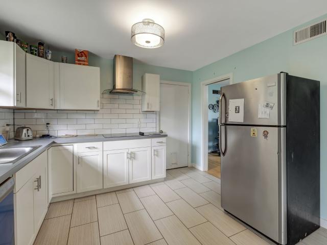 4884 Whittier Dr