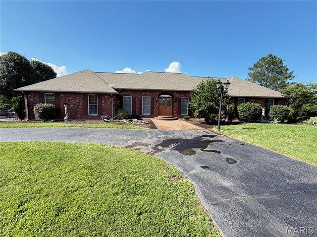 4885 Pioneer Rd, Hillsboro, MO 63050