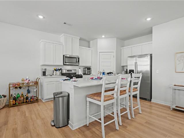 4885 W Triangle Street