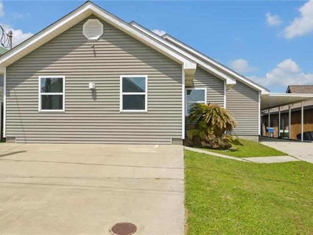 4886 Fran Ln, Barataria, LA 70036