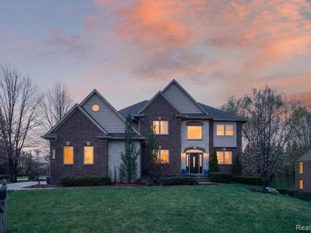 48877 Wildwood Ct, Plymouth, MI 48170