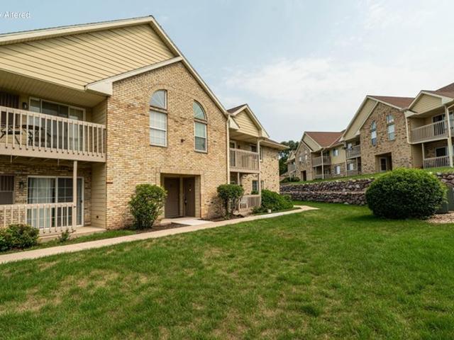 4887 Easy St Unit 16, Delafield, WI 53029