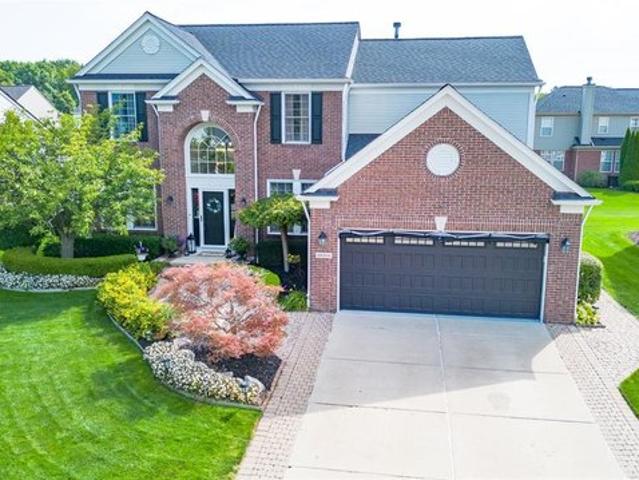 48806 Michaywe Dr, Macomb Township, MI 48044