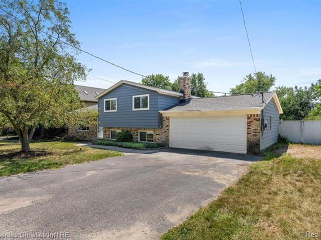 4881 Greer Rd, West Bloomfield Township, MI 48324