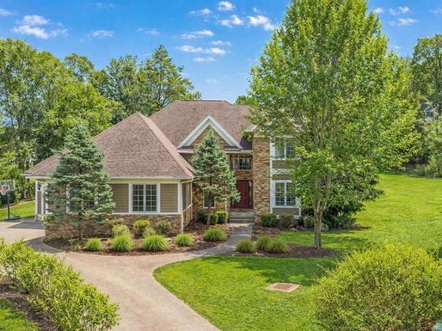 4881 Woods Edge Ln, Morgantown, WV 26508