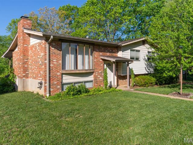 4882 Arevalo Dr, St. Louis, MO 63128 | MLS #26023 | Compass