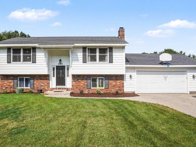 4883 Stanwood St, Norton Shores, MI 49441