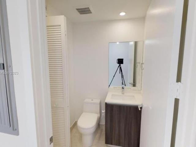 488 18th St NE #2401, Miami, FL 33132