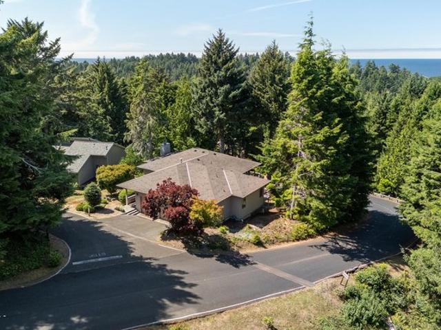 488 Lookout Dr, Lincoln City, OR 97367
